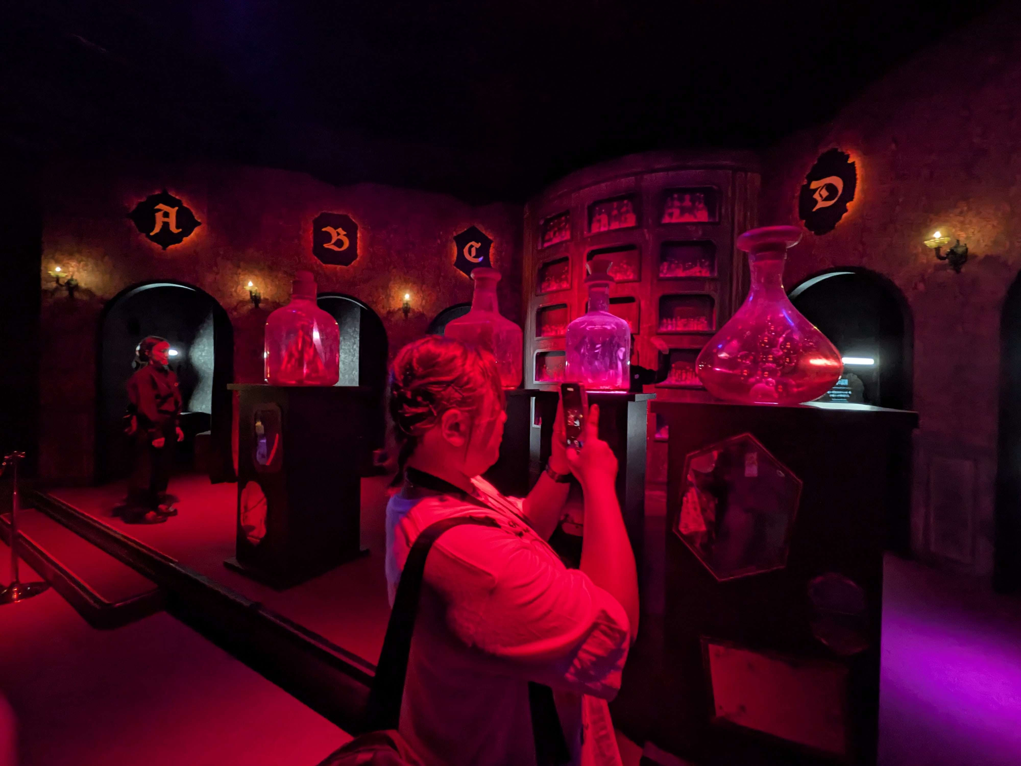 【USJ×KATE】共創アトラクション『18番地の魔女 ～感情と戯れる魔女の館～』体験レポート！（※ネタバレあり） | la farfa magazine-ぽっちゃり女子のおしゃれ応援メディア ...